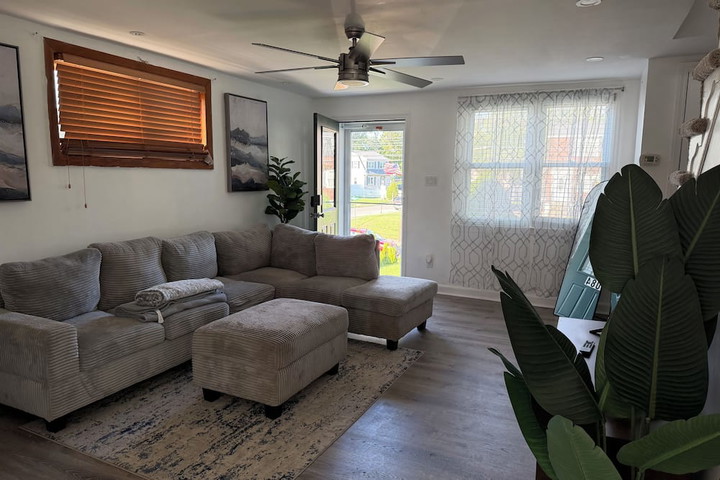 Modern 3-bedroom Full House Retreat In  Glenolden Near Phl Airport - Upper Darby, PA
