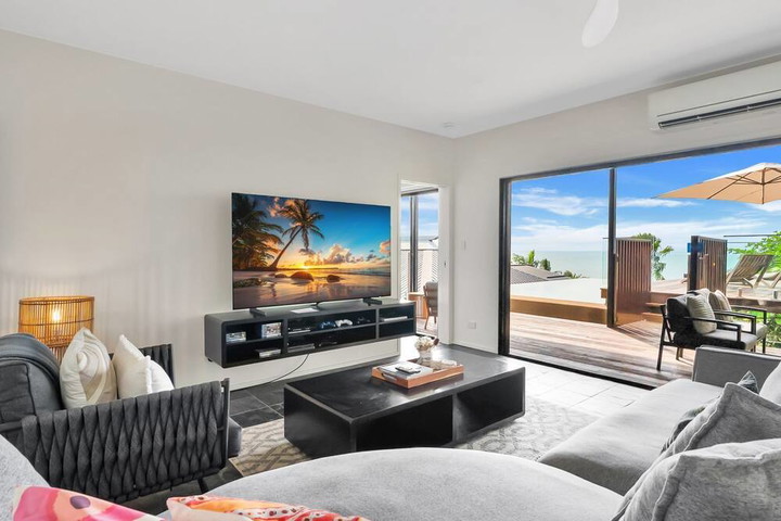 Belle Escapes Trinity Blue Oceanview Home - Trinity Beach