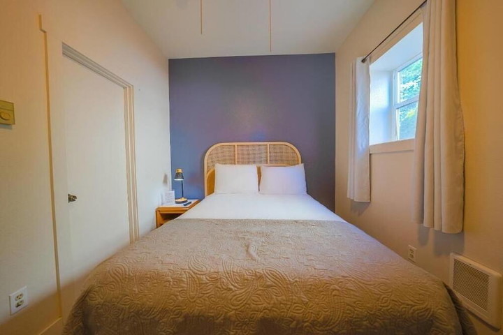 4 Clean, Comfortable & Affordable Rooms Near Seasides Must-see Attractions! - Cannon Beach, OR