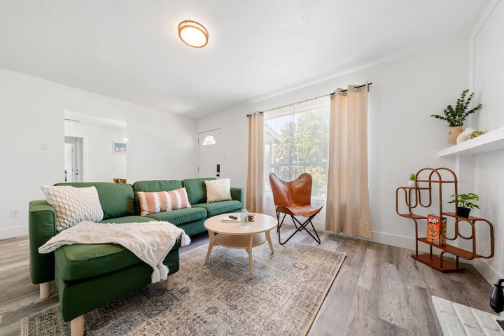 4-bedroom Cactus-themed Retreat With Plush Beds - Sacramento, CA