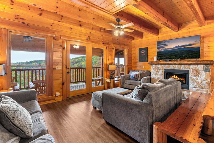 Large Group Cabin For 60, Two Hot Tubs , Theater And Game Room, Resort Pool - Pigeon Forge, TN