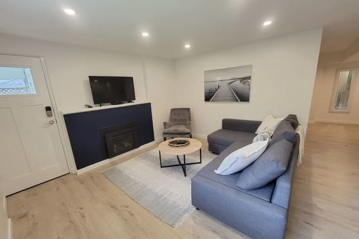 Family Friendly Modern Garden Suite In Lynn Valley - North Vancouver