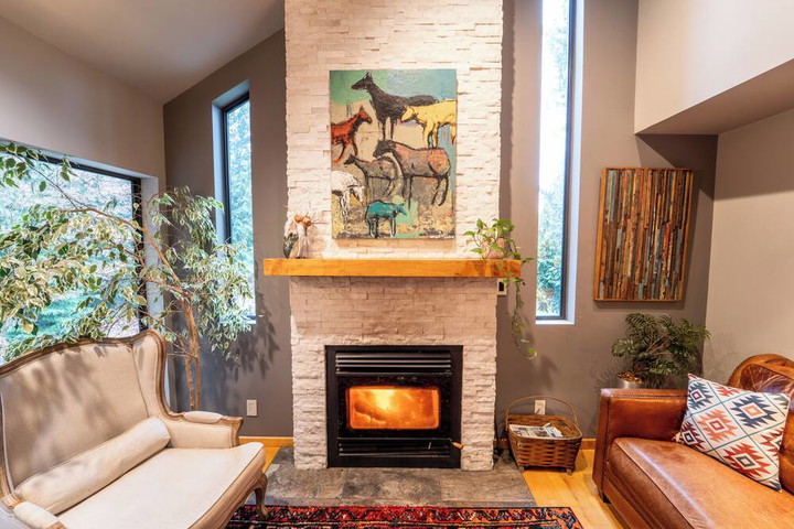 Beautiful Farmhouse & Thermal Spa In Forest - Sechelt