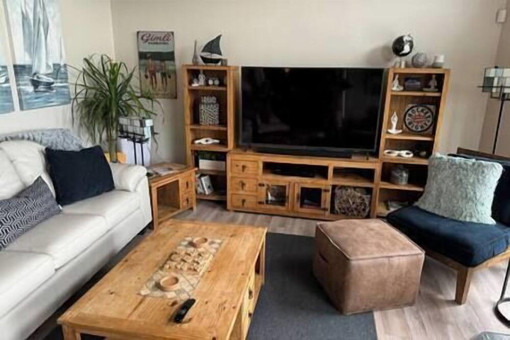 Lake Front 4 Bedroom Home With Hot Tub & Sauna - 김리