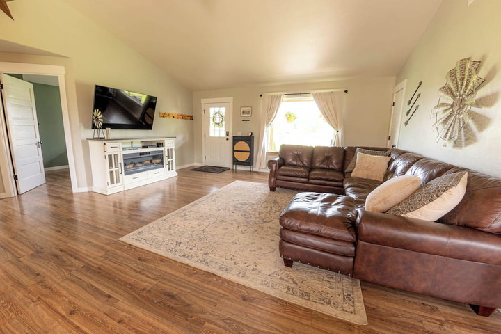 Spacious 6-bdrm Ac+gym+hot Tub,gorgeous Mountain Views, Huge Yard In Livingston - Livingston, MT