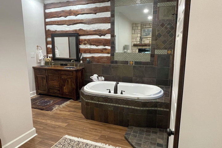 Cozy Primary At Birdsong Lodge - Nashville, TN
