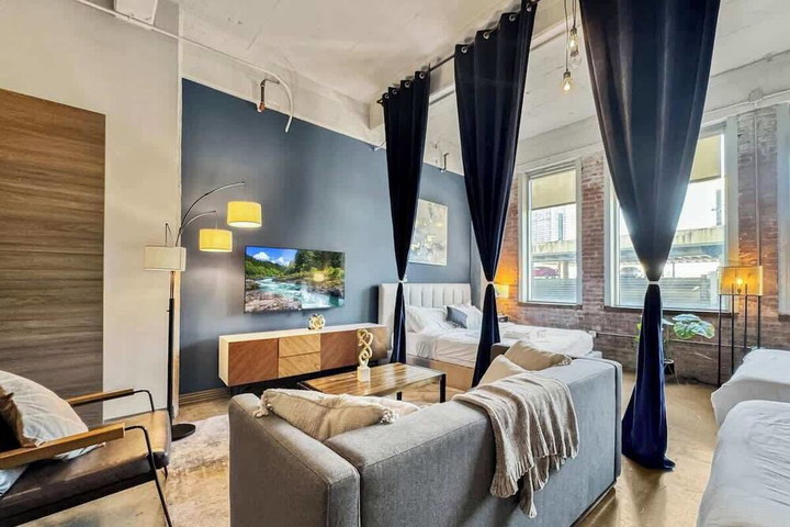 Elegant 2bd | Dt Dallas | Sleeps 16 | Valetparking - Dallas, TX