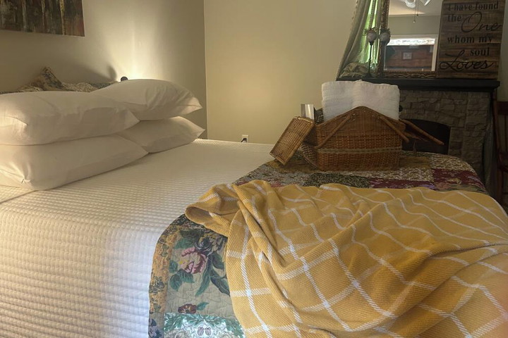Serene 2-bedroom Bed & Breakfast Four Miles From Lake Okhissa In Meadville - Mississippi