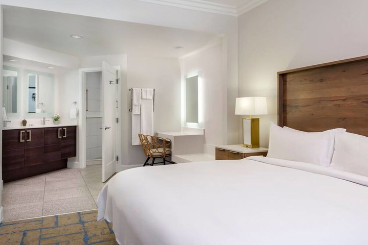 Beautiful Waterside Newport Coast Resort + Amenities Included. Near Crystal Cove - Irvine, CA