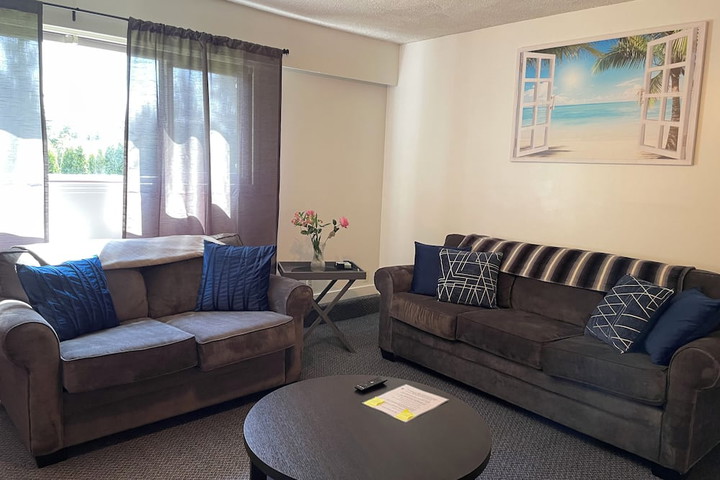 Bellissma Suite Is Comfortable And Cozy; It Is Equipped With Most Amenities. - Sooke