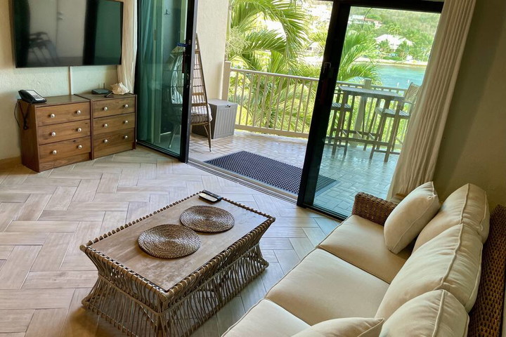 Amazing Waterfront Escape: Balcony, Renovated, Paradise At A Great Price! - Saint Thomas