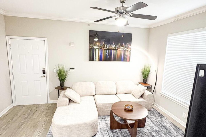 Serene 1br Contemporary Stay Pool Gym Access - The Woodlands, TX