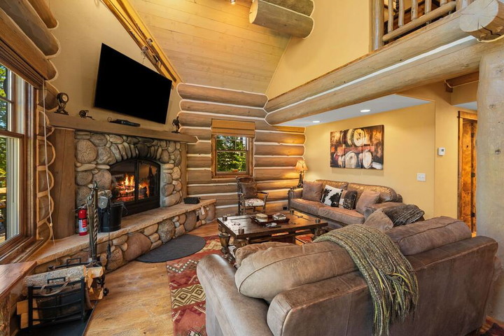 *New Listing* Big Sky Ski-in/out Cabin W/ Hot Tub - Big Sky, MT