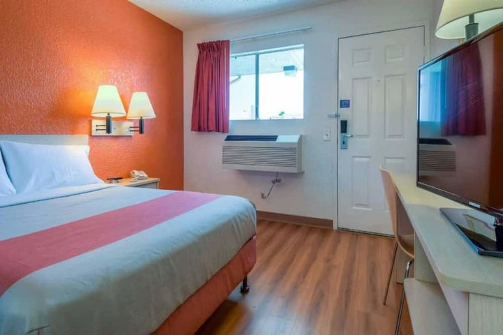 1 Full Bed | Rowland Heights - Brea, CA