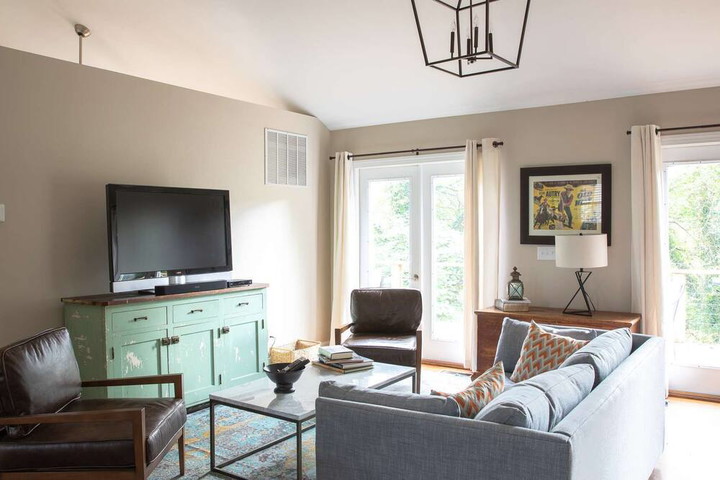 Downtown Carriage House | 1 Br Close To Downtown - Charlottesville, VA