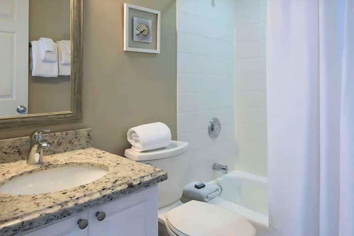 Beautiful Pool Access And In-room Kitchen Make This The Perfect Island Getaway! - Duck Key, FL