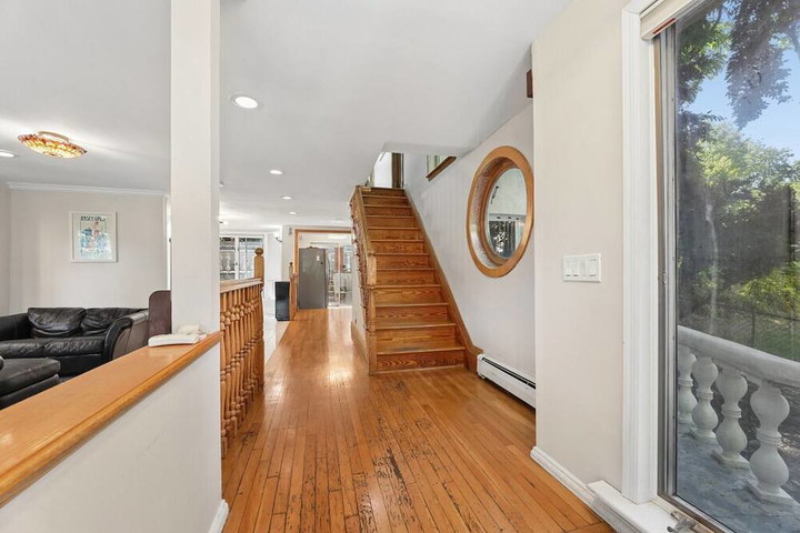 Beautiful 3 Bedroom House Minutes From Nyc, Metlife, & American Dream Mall - Paterson, NJ