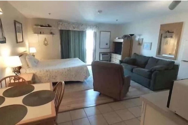 Steps From Wells Beach, Bellevue By The Sea Is Perfect For Your Maine Vacation - Wells, ME