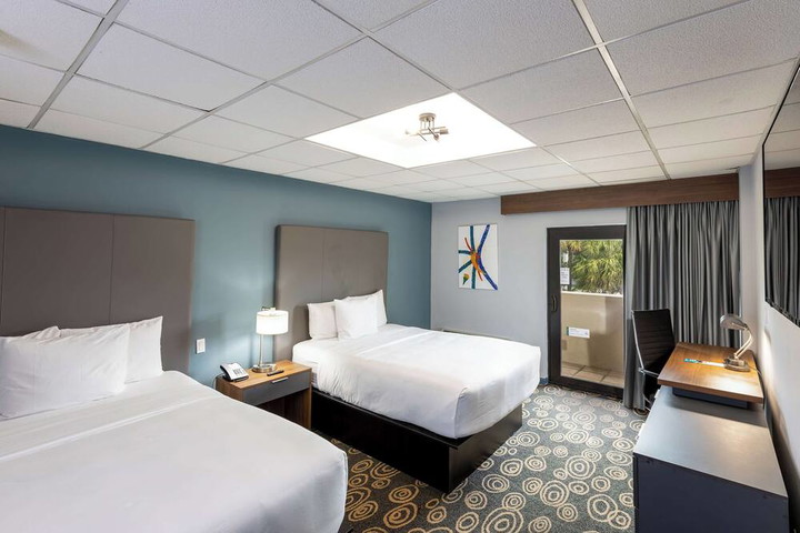2 Queen Beds With Outdoor Pool, Free Shuttle And Pets Welcome - Miami