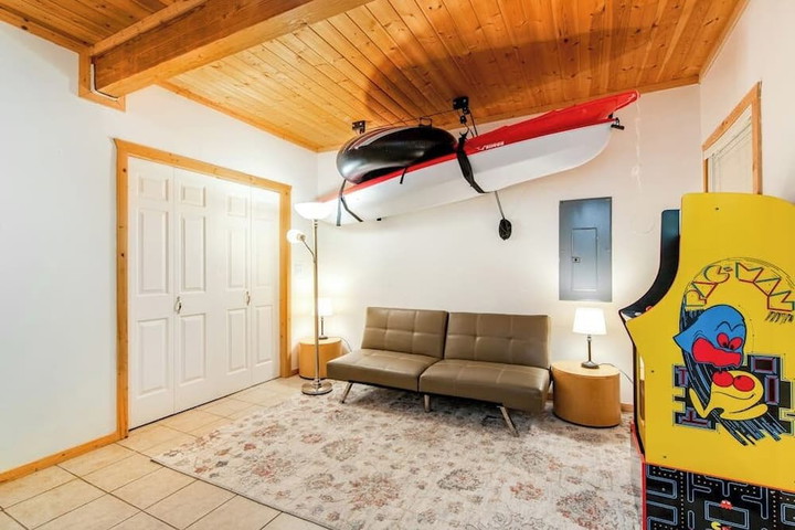Walk-to-lifts 1br With Views, Kayaks & Arcade Game - Snoqualmie Pass, WA