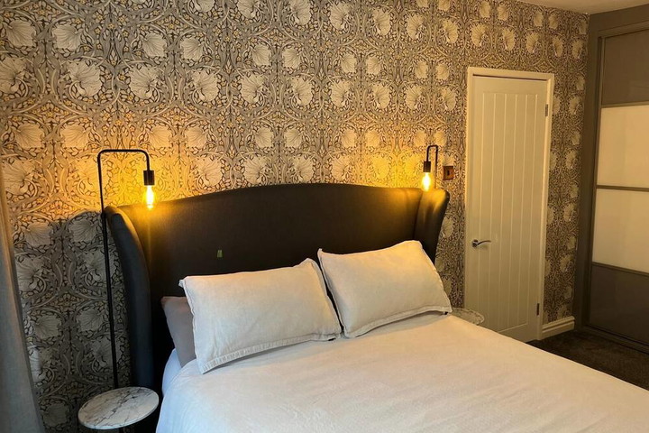 Lovely 2 Bedroomed Cottage Situated In The Sought After Village Of Silkstone. - Barnsley