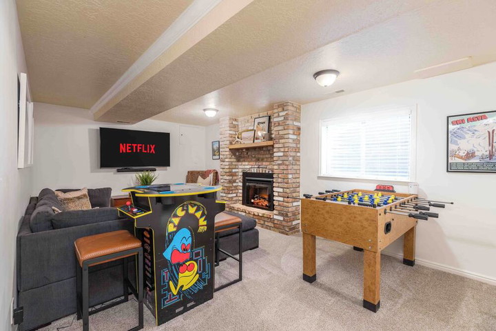All King Beds (With 2 Rooms That Can Convert Into 2 Twin Xls), Hot Tub, Arcade, And Fresh Updates. Spacious, Cozy, And Minutes To Snowbird & Alta. Pet-friendly And Perfect For Ski Groups Wanting Comfort, Style, And Unbeatable Canyon Access. - Highland, UT
