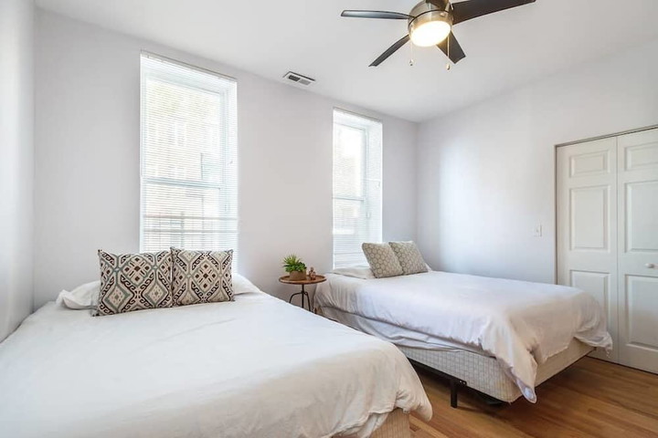 Lincoln Park Living - Suite 1 - Chicago, IL