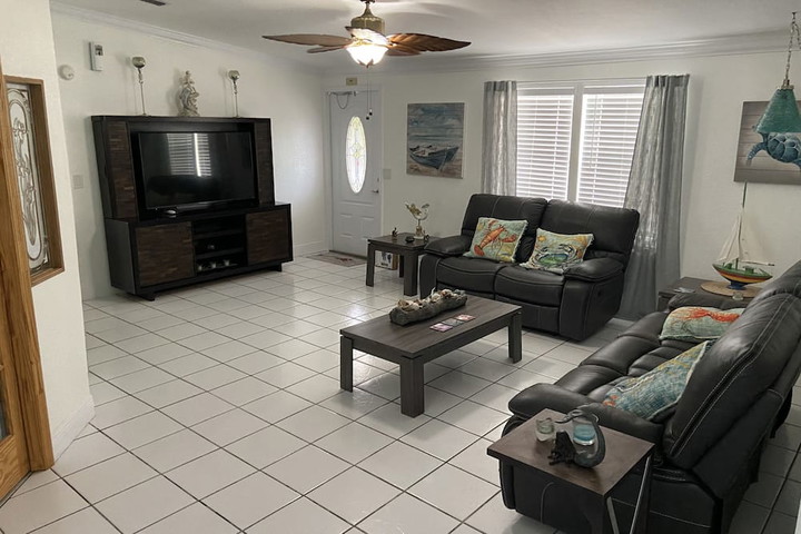 Private Keys Getaway Retreat, Gated Property Located On A Canal And Cross Creek. - Key Largo, FL