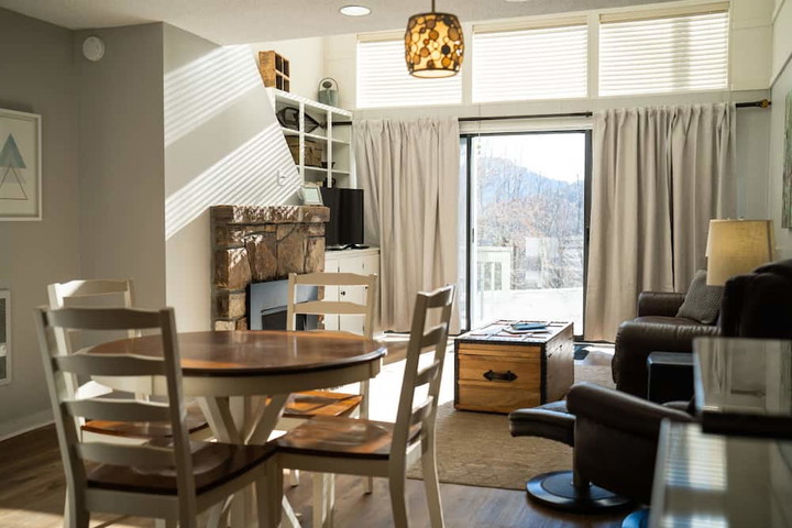 New Listing | Sugar Mountain Sunrise | Fireplace - Banner Elk, NC