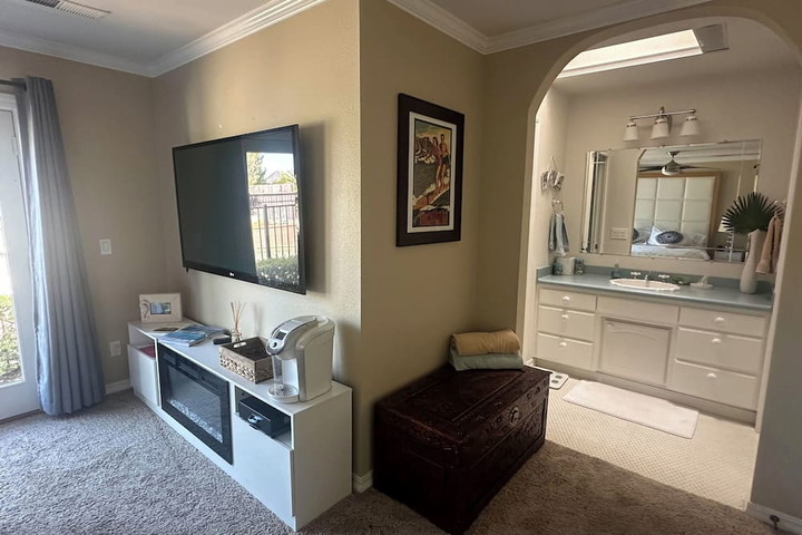 Oasis Private Entry Suite, Pool, Jacuzzi And More In San Luis Obispo - San Luis Obispo, CA