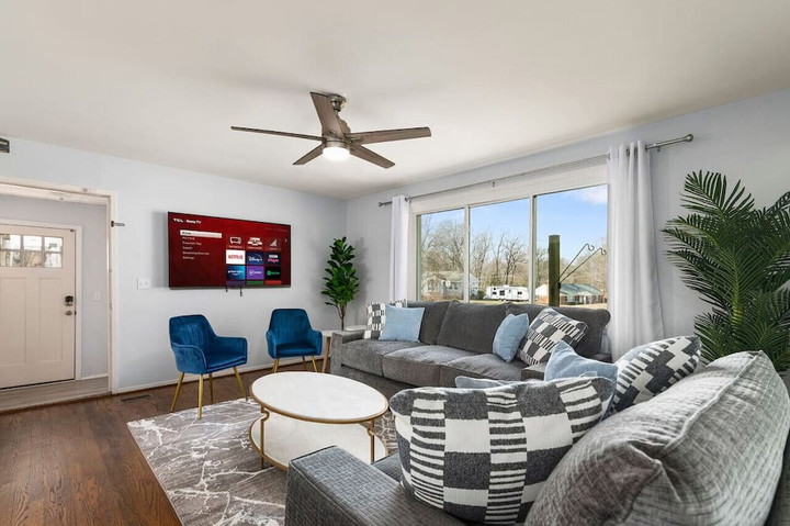 Modern Bungalow With Game Room, Fire Pit & Grill - Lake Higgins