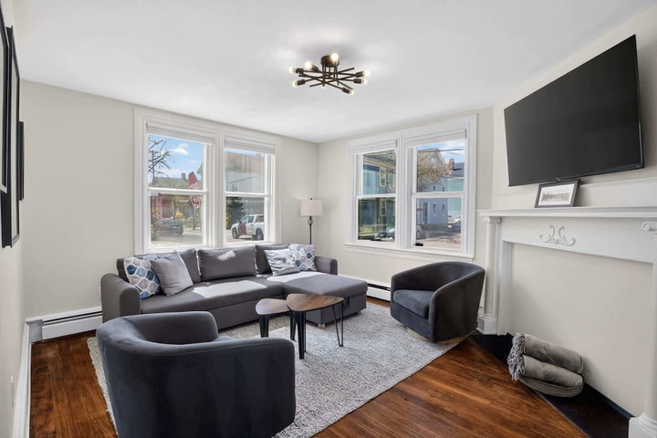 Federal Hill Pride 1 - Ground-floor Flat - Providence, RI