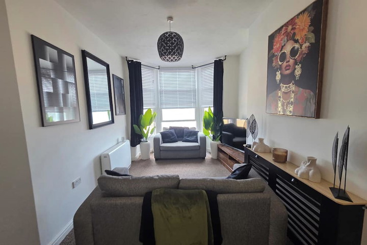 1 Bedroom Beach View Apartment Sleeps 4 - Rhyl