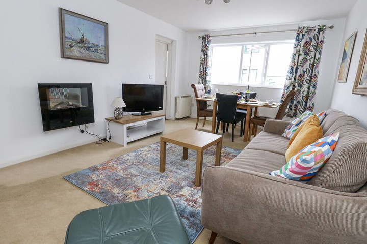 Beachcombers, 13 Chesil House, Family Friendly In West Bay - Burton Bradstock