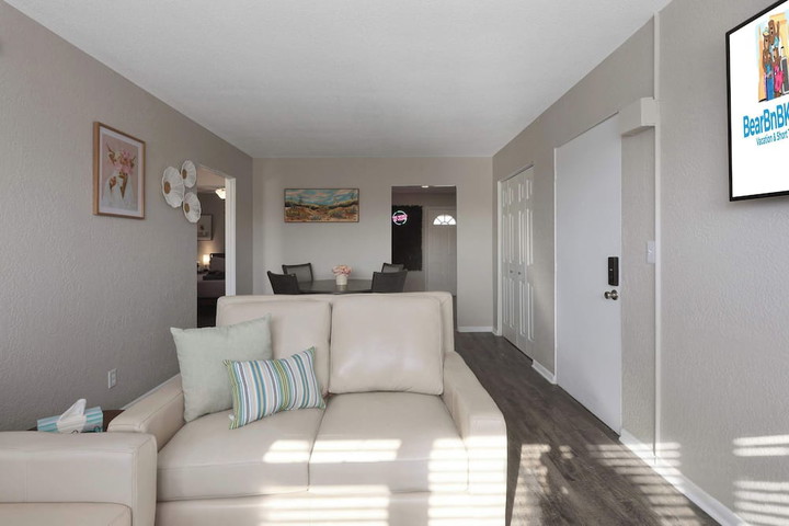 Kc Apt_2 Br_newly Furnished And Comfortable  ! - Kansas City, KS