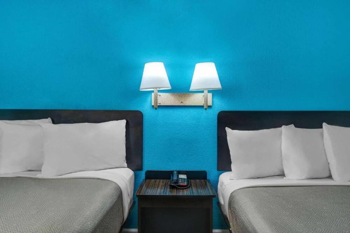 2 Full Beds | Smoking - Johns Creek, GA