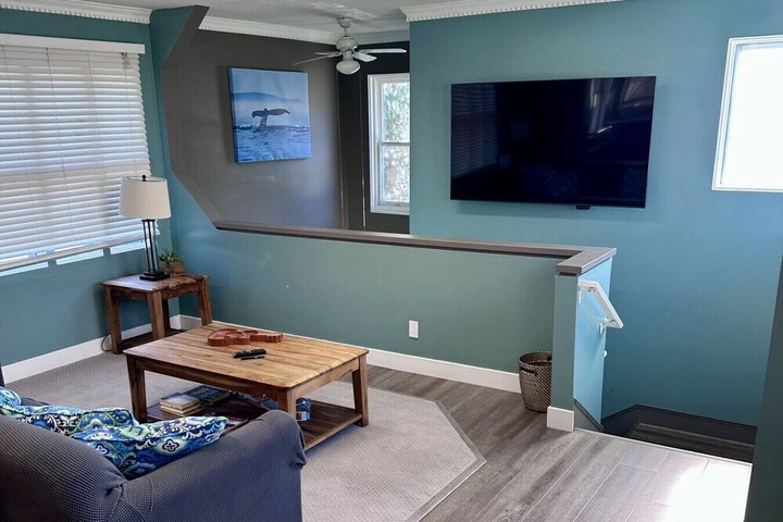 Waterwheel Penthouse - Downtown Douglas - Juneau, AK