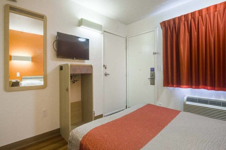 1 Full Bed|mob Acc Ri Shwr Ns Micfridge - Lakewood