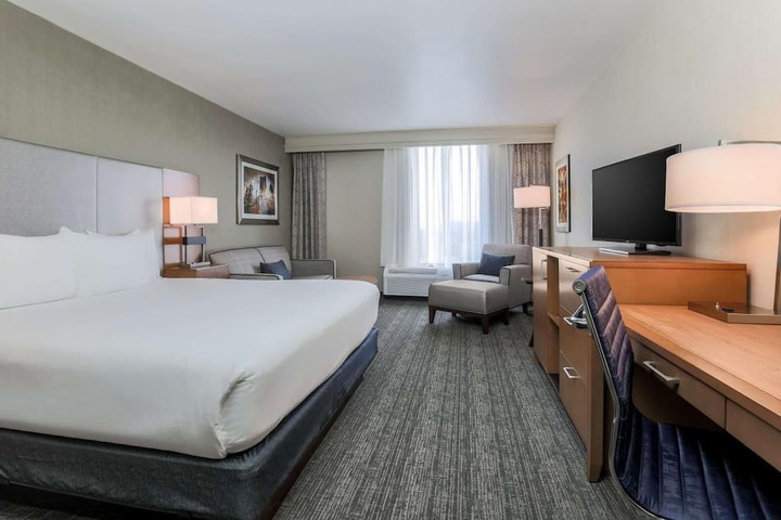 Relax In Comfort | Close To Atl Airport -2.2 Mi | Pets Allowed + Pool & Shuttle - Atlanta, GA