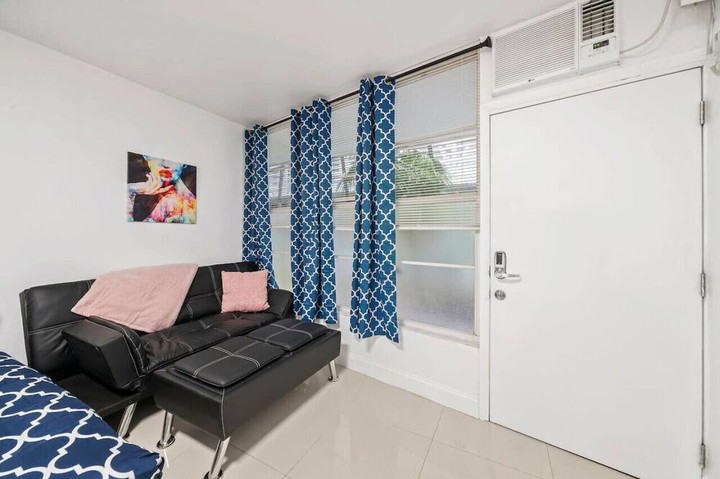 Escape 2 Beach, Ocean Dr Deco Apt W/2 Queenbeds - Miami Beach, FL