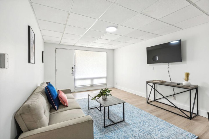 East 120 I Modern Refinished Apt Downtown I Gym - State of New York