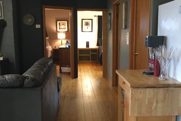 Lake House For 8, All Seasons! Large Deck Overlooking The Water - Greenwich, NY