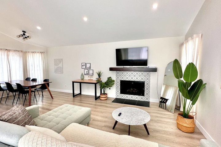 3br 2bath House With Pool, Big Yard & Bbq; 12 Miles To Six Flags - Santa Clarita, CA