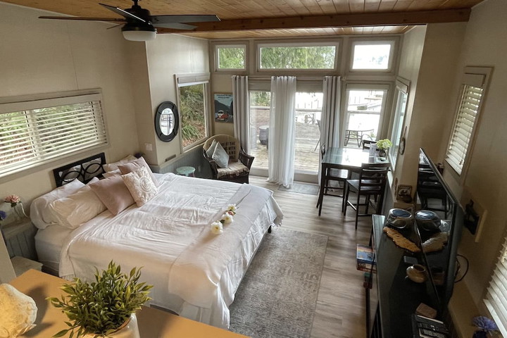 Cabane De Charme Sur Le Lac Escapade Romantique Pour Couples - Port Alberni