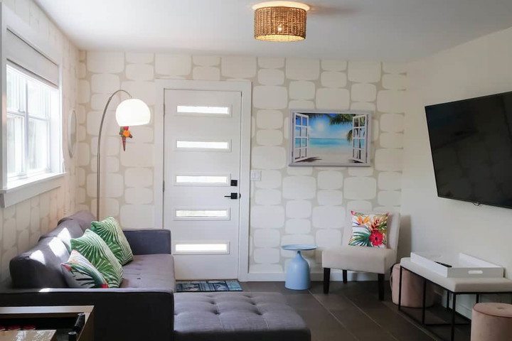 Hibiscus House Vilano - Steps To Beach- Coastal Retreat - Vilano Beach, FL