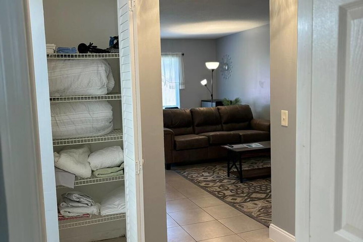 Sea Breeze - 2br Apartment - Near All Beach Excursions And Wpb Nightlife. - West Palm Beach, FL