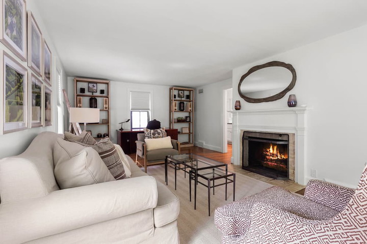 Elegant Downtown Retreat 5 Bedrooms & First Floor Primary Suite - Andover, MA