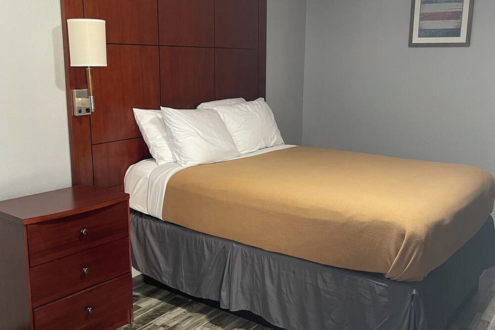 Newly Remodeled 14-room Hotel In Charming St. Mary's . - Amelia Island, FL