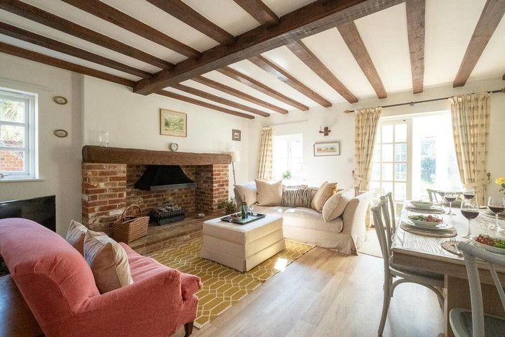 Harvest Cottage - Sleeps 6 Guests  In 3 Bedrooms - Aldeburgh