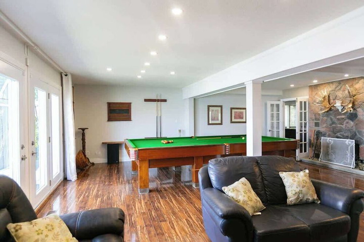 3br Lakefront Retreat With Dock, Canoe & Huge Deck - Georgina